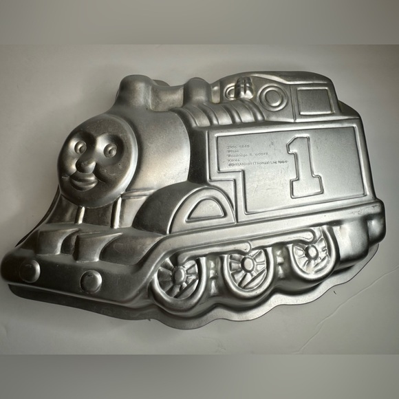 Wilton | Kitchen | Wilton Thomas The Train Cake Mold Pan 252096 Tank ...